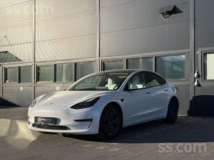 White Tesla Model 3 2022 in Riga, with an engine capacity of 0.00 L and mileage of 39 thousand km for 32400 €, photo 3 on AUTOMOTO.COM.LV