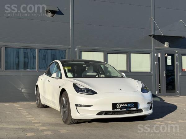 Белый Тесла Модель 3 2022 в Рига, объемом двигателя 0.00 л и пробегом 39 тыс. км за 32400 €, фото 3 на AUTOMOTO.COM.LV
