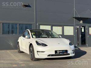 White Tesla Model 3 2022 in Riga, with an engine capacity of 0.00 L and mileage of 39 thousand km for 32400 €, photo 4 on AUTOMOTO.COM.LV
