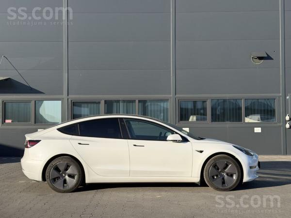 Белый Тесла Модель 3 2022 в Рига, объемом двигателя 0.00 л и пробегом 39 тыс. км за 32400 €, фото 5 на AUTOMOTO.COM.LV