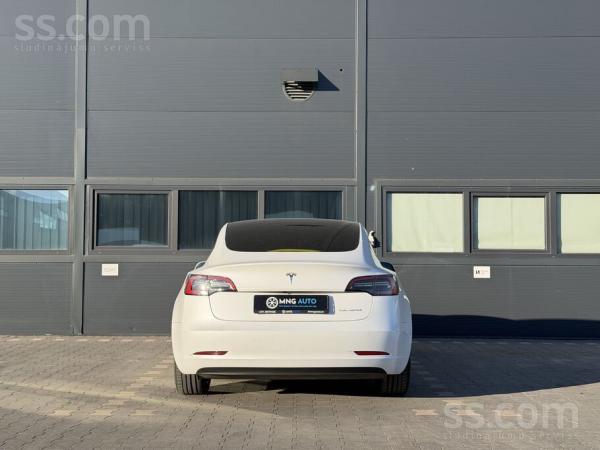 Белый Тесла Модель 3 2022 в Рига, объемом двигателя 0.00 л и пробегом 39 тыс. км за 32400 €, фото 6 на AUTOMOTO.COM.LV