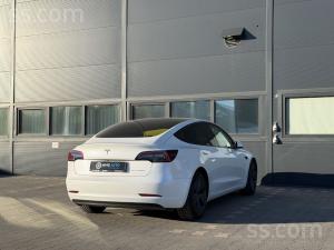 White Tesla Model 3 2022 in Riga, with an engine capacity of 0.00 L and mileage of 39 thousand km for 32400 €, photo 9 on AUTOMOTO.COM.LV