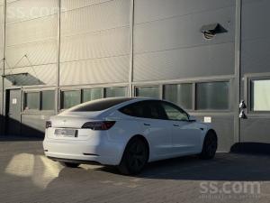 White Tesla Model 3 2022 in Riga, with an engine capacity of 0.00 L and mileage of 39 thousand km for 32400 €, photo 10 on AUTOMOTO.COM.LV