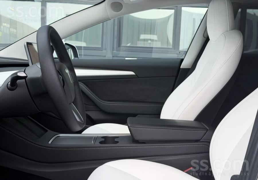 White Tesla Model 3 2022 in Riga, with an engine capacity of 0.00 L and mileage of 39 thousand km for 32400 €, photo 14 on AUTOMOTO.COM.LV