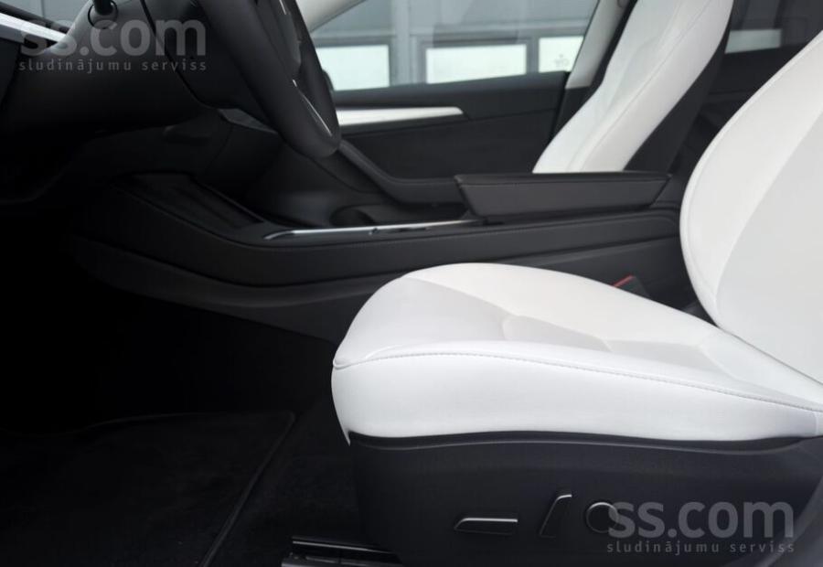 White Tesla Model 3 2022 in Riga, with an engine capacity of 0.00 L and mileage of 39 thousand km for 32400 €, photo 16 on AUTOMOTO.COM.LV