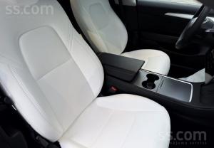 White Tesla Model 3 2022 in Riga, with an engine capacity of 0.00 L and mileage of 39 thousand km for 32400 €, photo 18 on AUTOMOTO.COM.LV