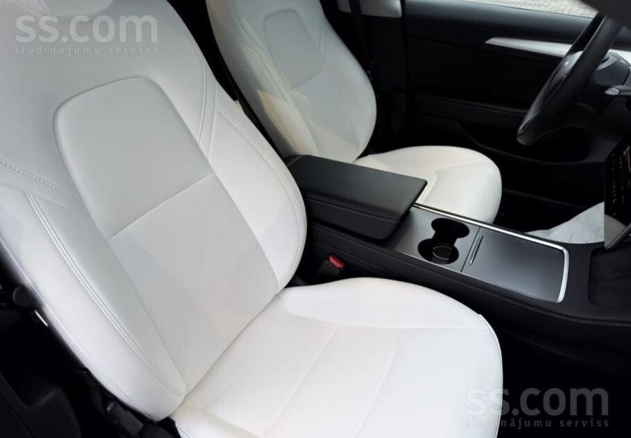 White Tesla Model 3 2022 in Riga, with an engine capacity of 0.00 L and mileage of 39 thousand km for 32400 €, photo 18 on AUTOMOTO.COM.LV