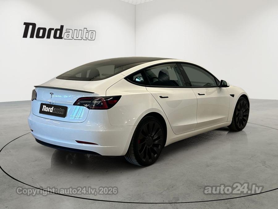Balts Tesla Model 3 2022 Tallina, ar dzinēja tilpumu 0.00 L un nobraukumu 90 tūkst. km par 30900 €, foto 4 vietnē AUTOMOTO.COM.LV
