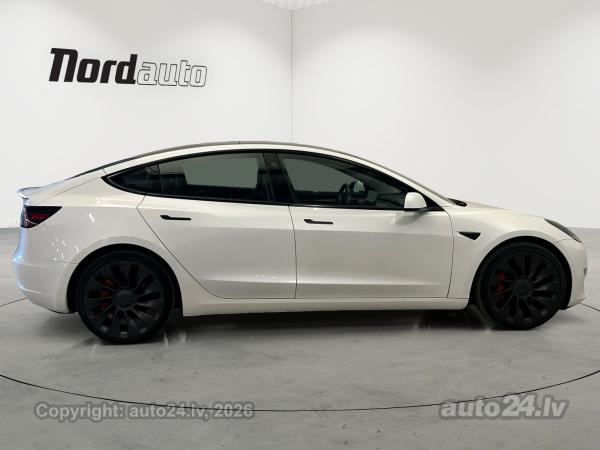 Balts Tesla Model 3 2022 Tallina, ar dzinēja tilpumu 0.00 L un nobraukumu 90 tūkst. km par 30900 €, foto 4 vietnē AUTOMOTO.COM.LV