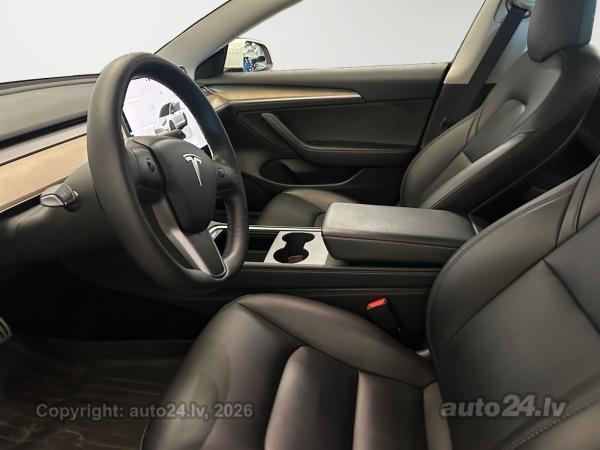 Balts Tesla Model 3 2022 Tallina, ar dzinēja tilpumu 0.00 L un nobraukumu 90 tūkst. km par 30900 €, foto 6 vietnē AUTOMOTO.COM.LV