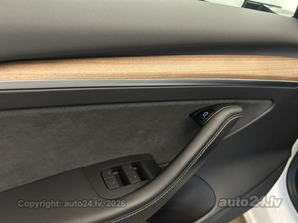 Balts Tesla Model 3 2022 Tallina, ar dzinēja tilpumu 0.00 L un nobraukumu 90 tūkst. km par 30900 €, foto 7 vietnē AUTOMOTO.COM.LV