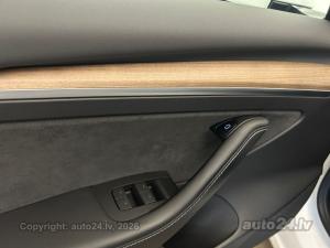 Balts Tesla Model 3 2022 Tallina, ar dzinēja tilpumu 0.00 L un nobraukumu 90 tūkst. km par 30900 €, foto 8 vietnē AUTOMOTO.COM.LV