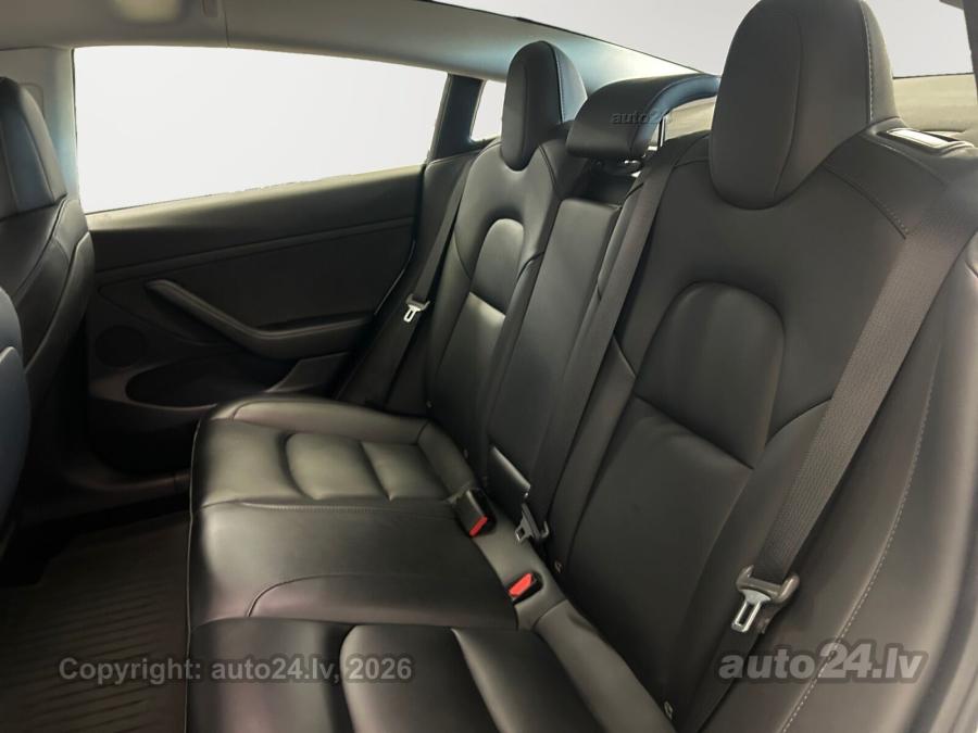 Balts Tesla Model 3 2022 Tallina, ar dzinēja tilpumu 0.00 L un nobraukumu 90 tūkst. km par 30900 €, foto 12 vietnē AUTOMOTO.COM.LV