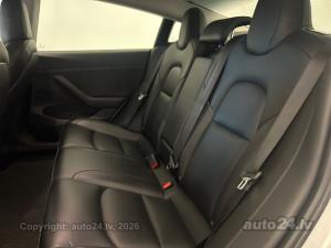 Balts Tesla Model 3 2022 Tallina, ar dzinēja tilpumu 0.00 L un nobraukumu 90 tūkst. km par 30900 €, foto 14 vietnē AUTOMOTO.COM.LV