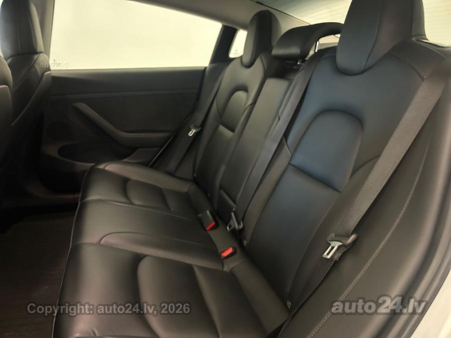 Balts Tesla Model 3 2022 Tallina, ar dzinēja tilpumu 0.00 L un nobraukumu 90 tūkst. km par 30900 €, foto 14 vietnē AUTOMOTO.COM.LV