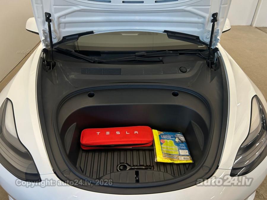Balts Tesla Model 3 2022 Tallina, ar dzinēja tilpumu 0.00 L un nobraukumu 90 tūkst. km par 30900 €, foto 16 vietnē AUTOMOTO.COM.LV
