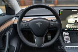 Белый Тесла Модель 3 2022 в Рига, объемом двигателя 0.00 л и пробегом 62 тыс. км за 28900 €, фото 25 на AUTOMOTO.COM.LV