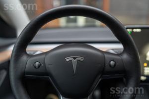 Белый Тесла Модель 3 2022 в Рига, объемом двигателя 0.00 л и пробегом 62 тыс. км за 28900 €, фото 35 на AUTOMOTO.COM.LV