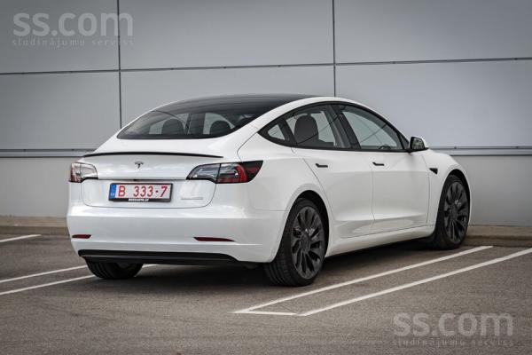 Balts Tesla Model 3 2022 Rīga, ar dzinēja tilpumu 0.00 L un nobraukumu 70 tūkst. km par 31950 €, foto 4 vietnē AUTOMOTO.COM.LV