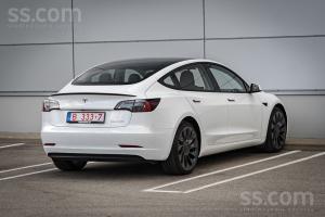 Белый Тесла Модель 3 2022 в Рига, объемом двигателя 0.00 л и пробегом 70 тыс. км за 31950 €, фото 5 на AUTOMOTO.COM.LV