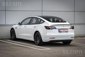 Белый Тесла Модель 3 2022 в Рига, объемом двигателя 0.00 л и пробегом 70 тыс. км за 31950 €, фото 7 на AUTOMOTO.COM.LV