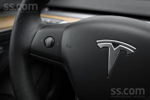 Белый Тесла Модель 3 2022 в Рига, объемом двигателя 0.00 л и пробегом 70 тыс. км за 31950 €, фото 23 на AUTOMOTO.COM.LV