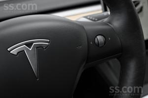 Белый Тесла Модель 3 2022 в Рига, объемом двигателя 0.00 л и пробегом 70 тыс. км за 31950 €, фото 25 на AUTOMOTO.COM.LV