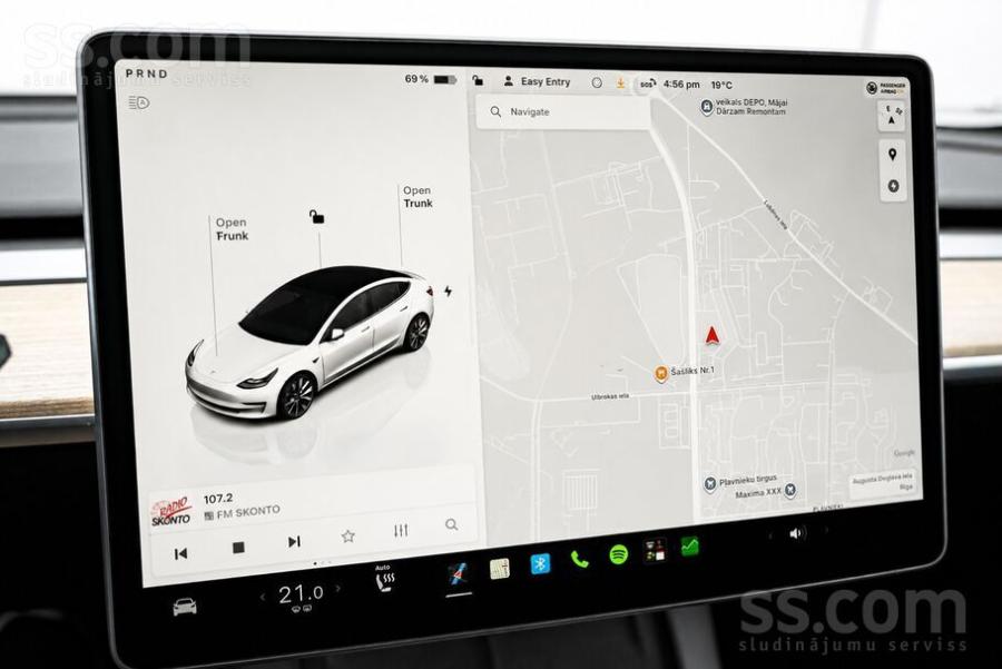 Белый Тесла Модель 3 2022 в Рига, объемом двигателя 0.00 л и пробегом 70 тыс. км за 31950 €, фото 28 на AUTOMOTO.COM.LV