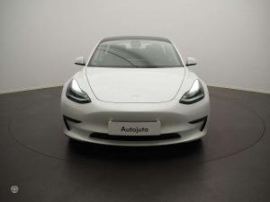 White Tesla Model 3 2022 in Vilnius, with an engine capacity of 0.00 L and mileage of 44 thousand km for 28900 €, photo 3 on AUTOMOTO.COM.LV
