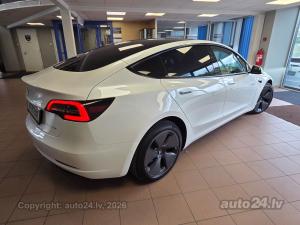 White Tesla Model 3 2022 in Tartu, with an engine capacity of 0.00 L and mileage of 125 thousand km for 29990 €, photo 3 on AUTOMOTO.COM.LV