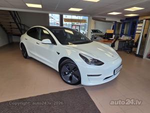 White Tesla Model 3 2022 in Tartu, with an engine capacity of 0.00 L and mileage of 125 thousand km for 29990 €, photo 5 on AUTOMOTO.COM.LV