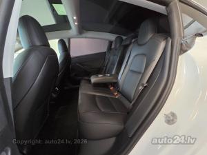 White Tesla Model 3 2022 in Tartu, with an engine capacity of 0.00 L and mileage of 125 thousand km for 29990 €, photo 10 on AUTOMOTO.COM.LV