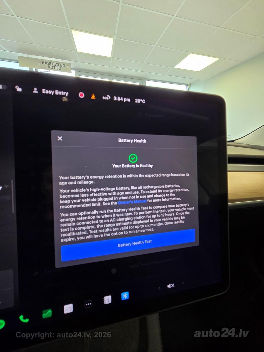 White Tesla Model 3 2022 in Tartu, with an engine capacity of 0.00 L and mileage of 125 thousand km for 29990 €, photo 11 on AUTOMOTO.COM.LV