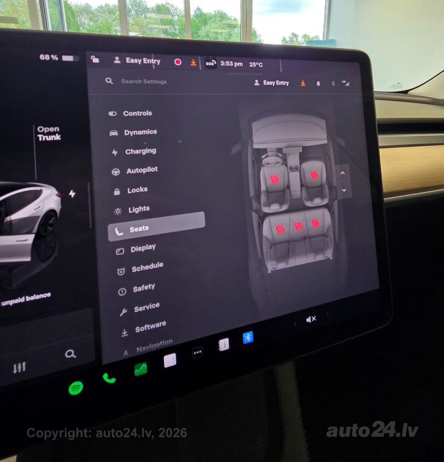White Tesla Model 3 2022 in Tartu, with an engine capacity of 0.00 L and mileage of 125 thousand km for 29990 €, photo 13 on AUTOMOTO.COM.LV