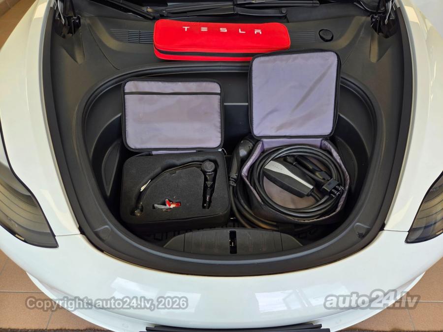 White Tesla Model 3 2022 in Tartu, with an engine capacity of 0.00 L and mileage of 125 thousand km for 29990 €, photo 16 on AUTOMOTO.COM.LV
