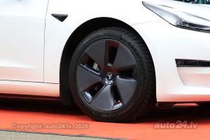 Balts Tesla Model 3 2022 Tallina, ar dzinēja tilpumu 0.00 L un nobraukumu 62 tūkst. km par 31495 €, foto 23 vietnē AUTOMOTO.COM.LV