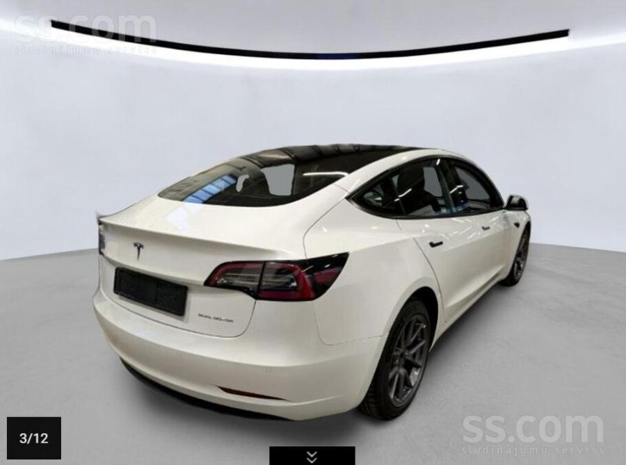 White Tesla Model 3 2022 in Riga, with an engine capacity of 0.00 L and mileage of 137 thousand km for 26650 €, photo 3 on AUTOMOTO.COM.LV