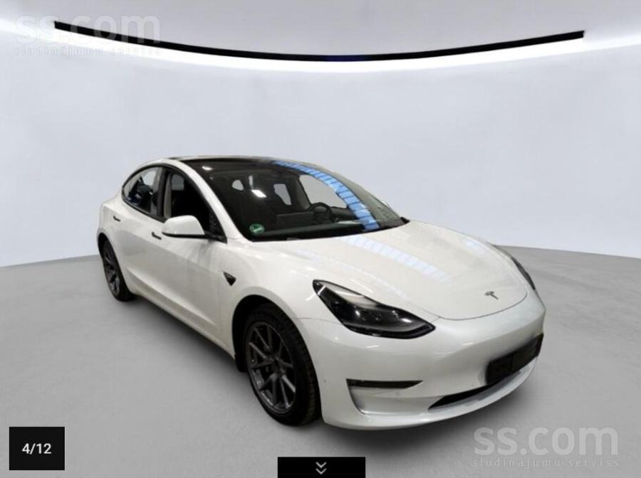 White Tesla Model 3 2022 in Riga, with an engine capacity of 0.00 L and mileage of 137 thousand km for 26650 €, photo 4 on AUTOMOTO.COM.LV