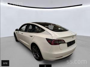White Tesla Model 3 2022 in Riga, with an engine capacity of 0.00 L and mileage of 137 thousand km for 26650 €, photo 5 on AUTOMOTO.COM.LV