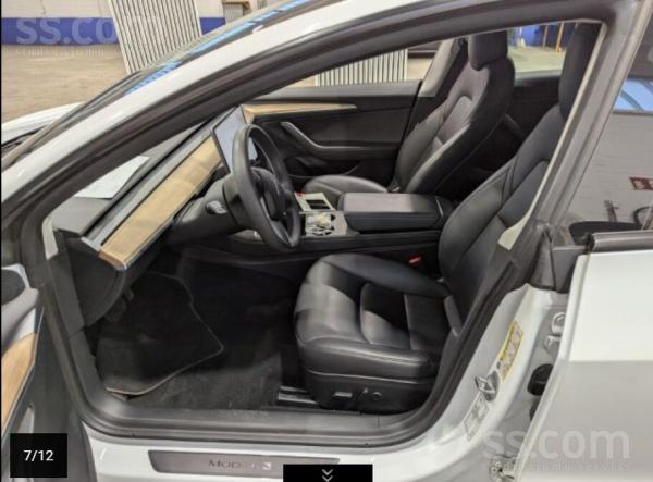 White Tesla Model 3 2022 in Riga, with an engine capacity of 0.00 L and mileage of 137 thousand km for 26650 €, photo 5 on AUTOMOTO.COM.LV