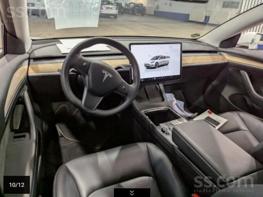 White Tesla Model 3 2022 in Riga, with an engine capacity of 0.00 L and mileage of 137 thousand km for 26650 €, photo 7 on AUTOMOTO.COM.LV