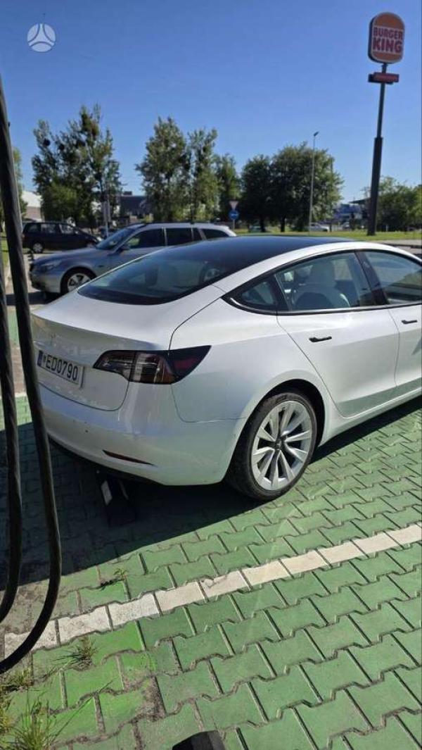 Balts Tesla Model 3 2022 Kauņa, ar dzinēja tilpumu 0.00 L un nobraukumu 21 tūkst. km par 21900 €, foto 4 vietnē AUTOMOTO.COM.LV