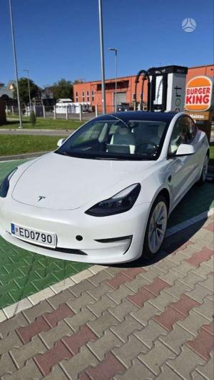 Белый Тесла Модель 3 2022 в Каунас, объемом двигателя 0.00 л и пробегом 21 тыс. км за 21900 €, фото 8 на AUTOMOTO.COM.LV