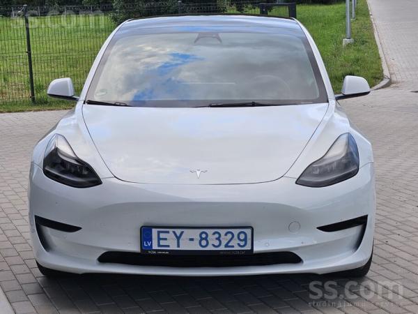 Белый Тесла Модель 3 2022 в Юрмала, объемом двигателя 0.00 л и пробегом 86 тыс. км за 22800 €, фото 2 на AUTOMOTO.COM.LV