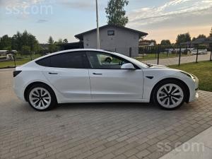 Белый Тесла Модель 3 2022 в Юрмала, объемом двигателя 0.00 л и пробегом 86 тыс. км за 22800 €, фото 4 на AUTOMOTO.COM.LV