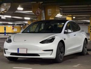 Balts Tesla Model 3 2022 Viļņa, ar dzinēja tilpumu 0.00 L un nobraukumu 88 tūkst. km par 18750 €, foto  vietnē AUTOMOTO.COM.LV