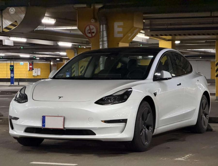 Balts Tesla Model 3 2022 Viļņa, ar dzinēja tilpumu 0.00 L un nobraukumu 88 tūkst. km par 18750 €, foto 1 vietnē AUTOMOTO.COM.LV