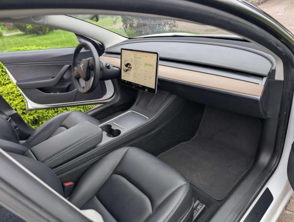 Balts Tesla Model 3 2022 Viļņa, ar dzinēja tilpumu 0.00 L un nobraukumu 85 tūkst. km par 23000 €, foto 6 vietnē AUTOMOTO.COM.LV
