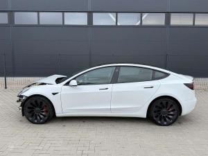 White Tesla Model 3 2022 in Kaunas, with an engine capacity of 0.00 L and mileage of 95 thousand km for 18700 €, photo  on AUTOMOTO.COM.LV