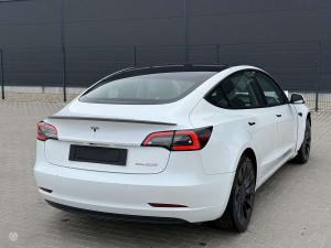 White Tesla Model 3 2022 in Kaunas, with an engine capacity of 0.00 L and mileage of 95 thousand km for 18700 €, photo 9 on AUTOMOTO.COM.LV
